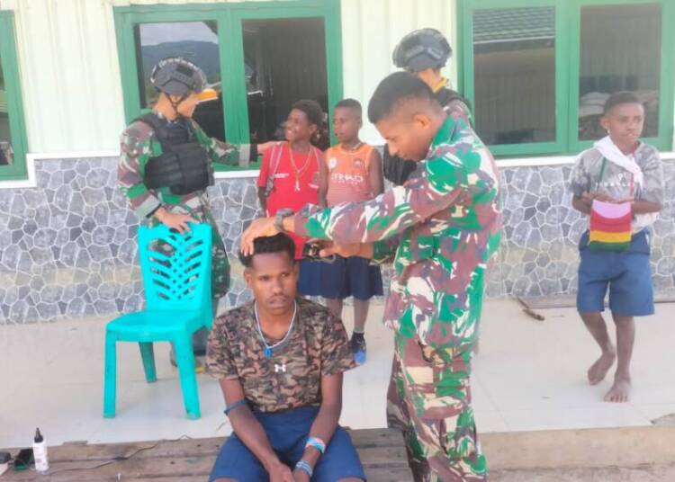 Cukur Gratis di Distrik Ilaga, Kabupaten Puncak - Papua. Kabar1News